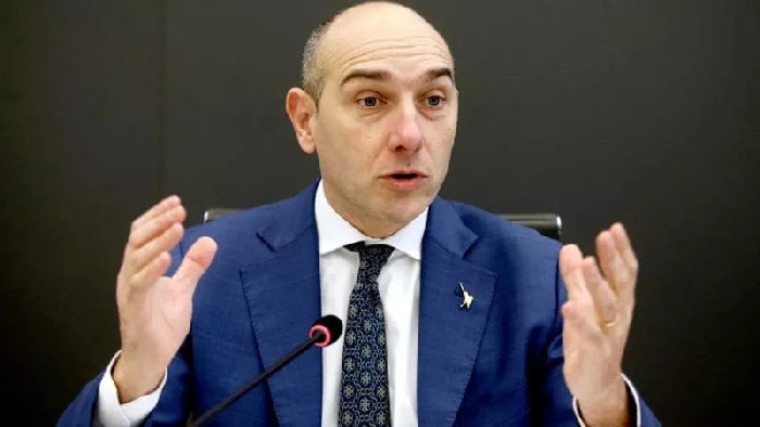 Signorsì, signore! E possibilmente bocca chiusa! :: QuintaPagina